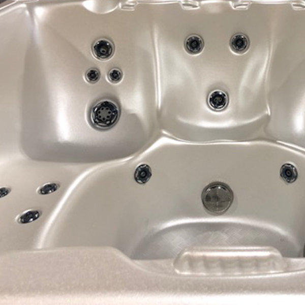 6 Person Hot Tub | Beachcomber 550 6-8 Capacity
